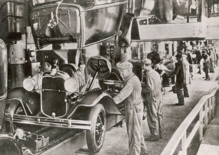 Division of Labour: Advantages, Disadvantages, & Examples